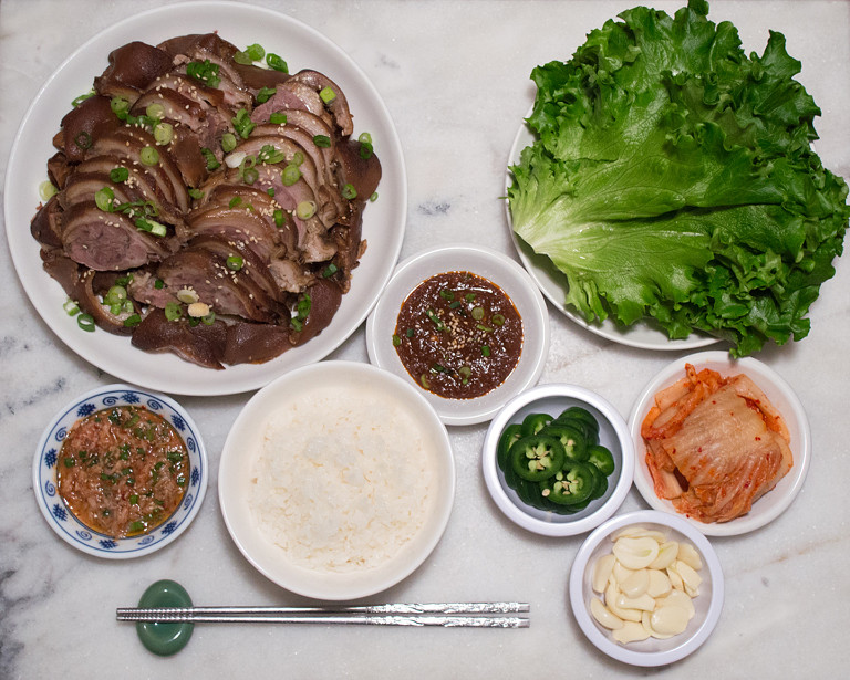 Jokbal (족발) - Braised Pork Trotters Recipe - Everybunny Eats