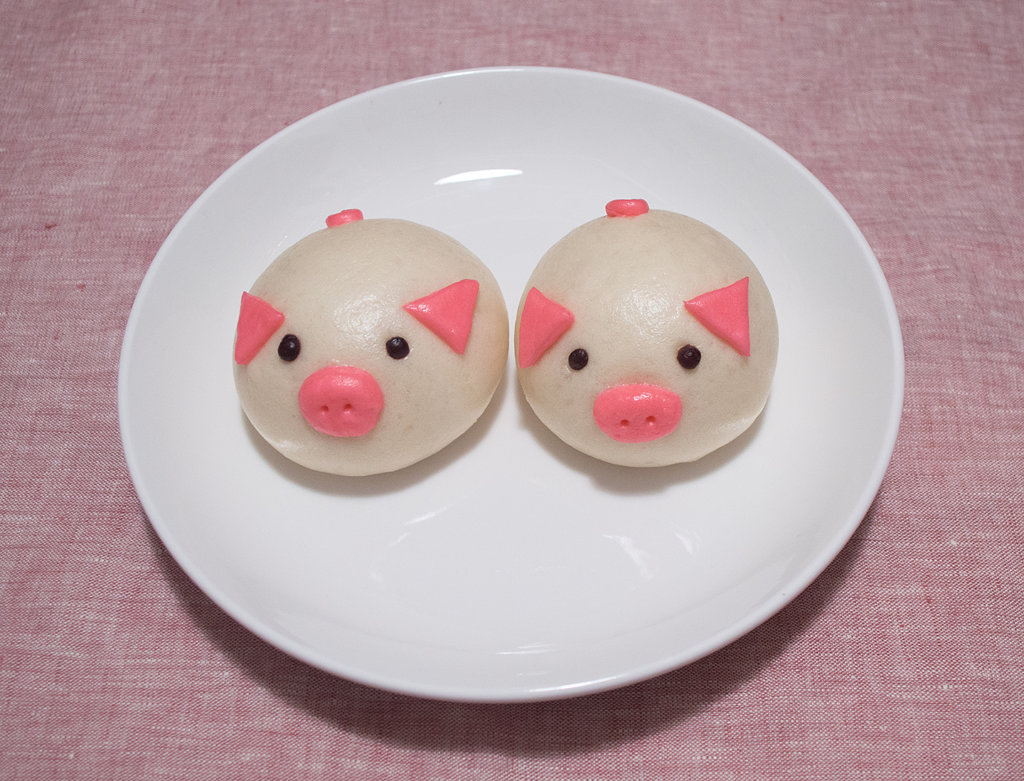 Nǎi Huáng Bāo (奶黄包) - Custard Steamed Buns Recipe - Everybunny Eats